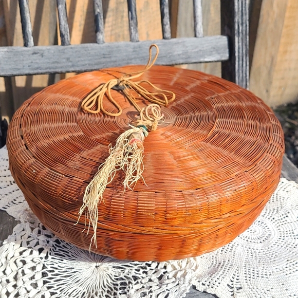 Vintage | Accents | Vintage Woven Reed Sewing Basket | Poshmark